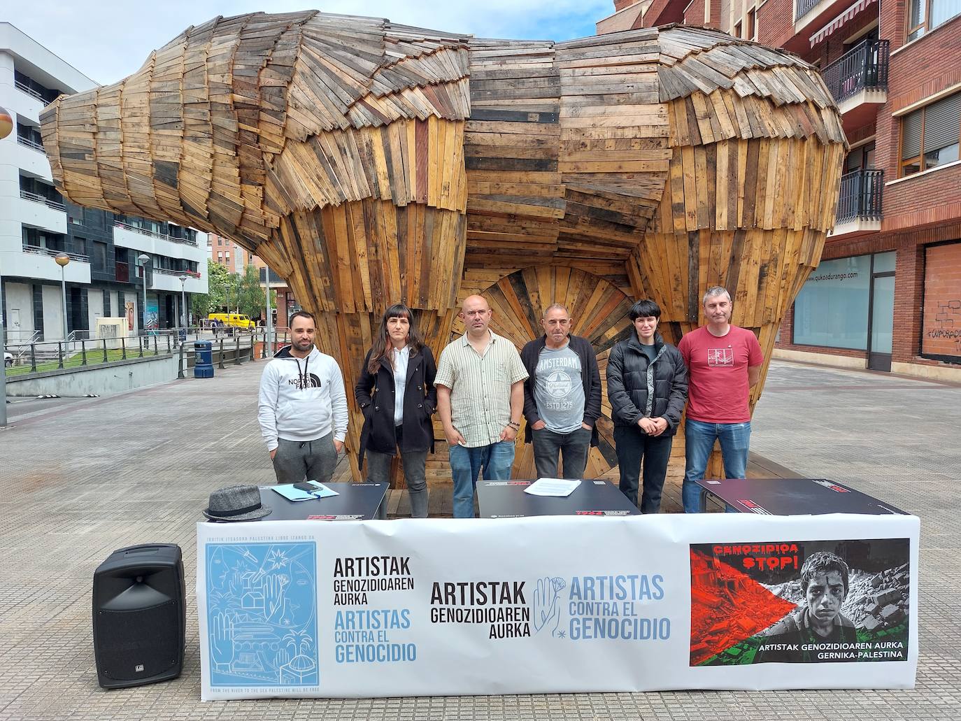 Artistas y escultores claman contra el «genocidio» de Palestina en ...