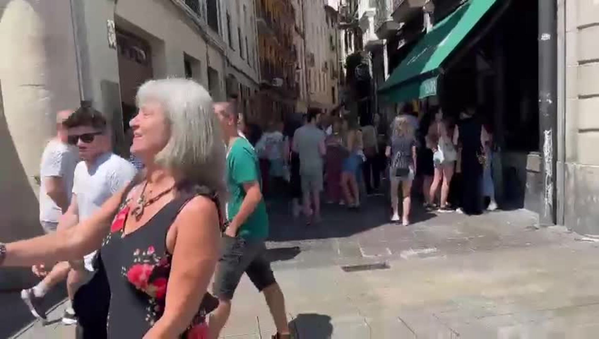 Txistularis animan la fiesta las horas previas a la bajada de Celedón ...