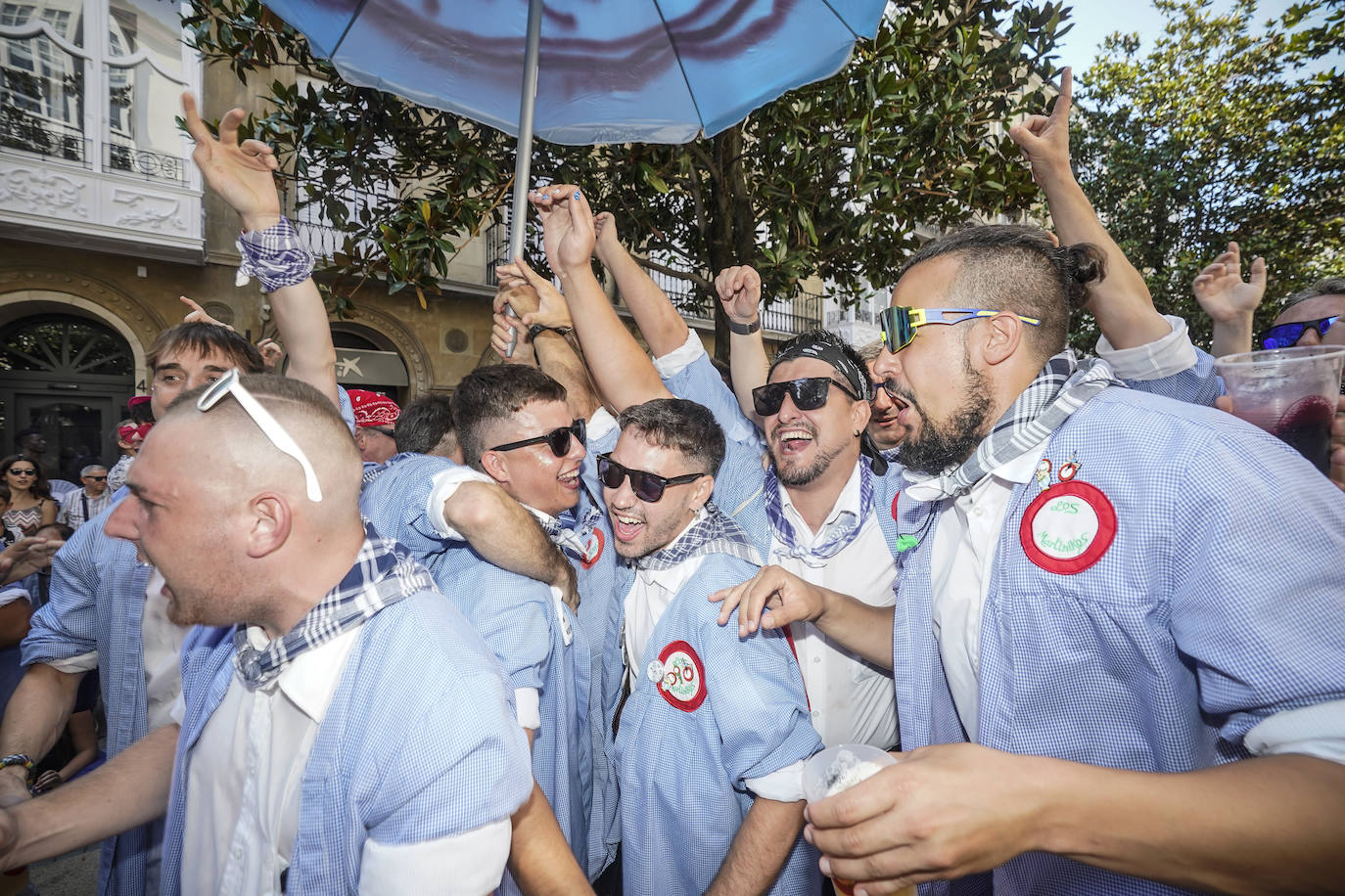 El primer paseíllo de fiestas de Vitoria, en imágenes | El Correo