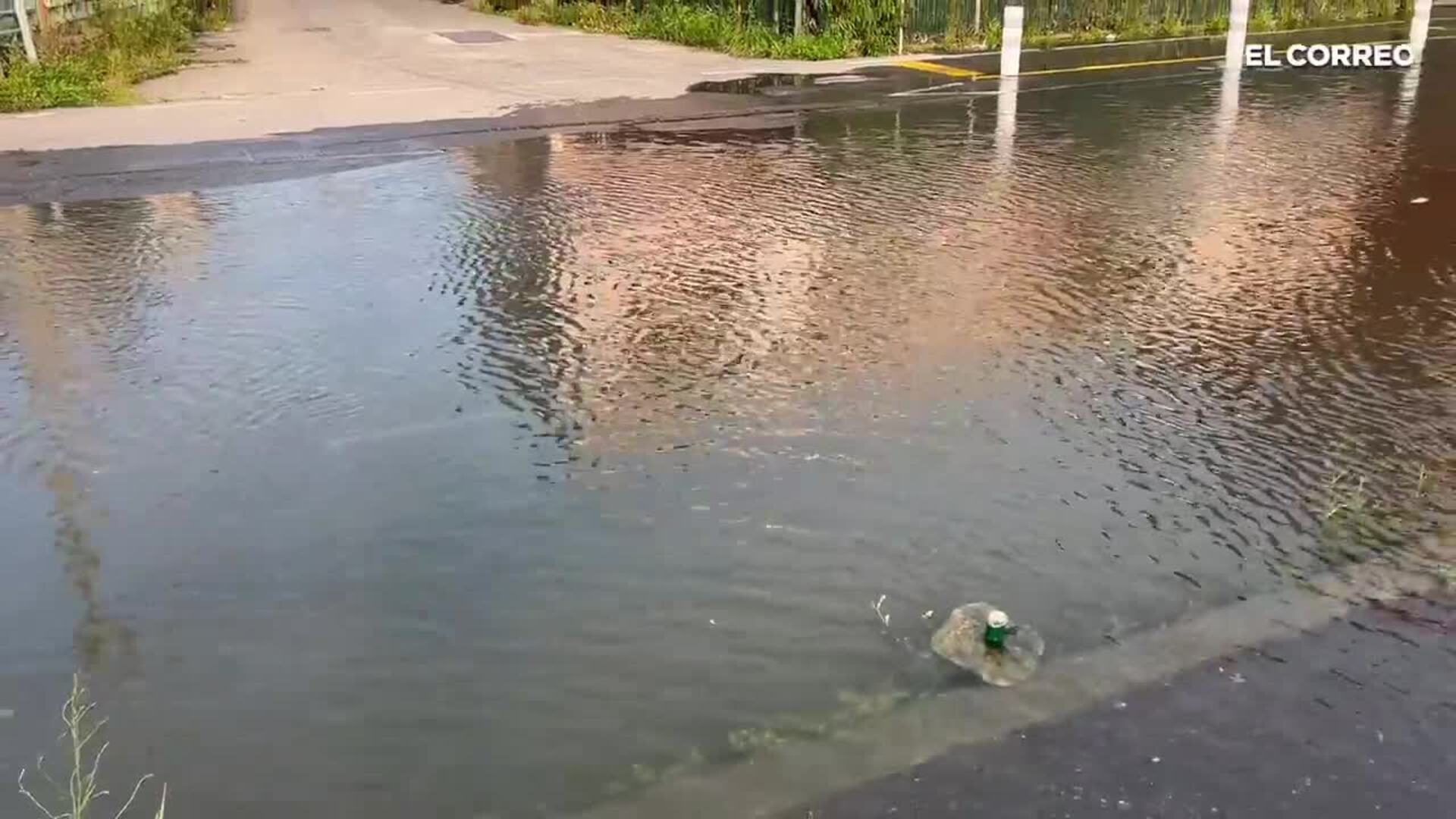 La crecida de la ría en la Ribera de Deusto a las 18:20 horas | El Correo