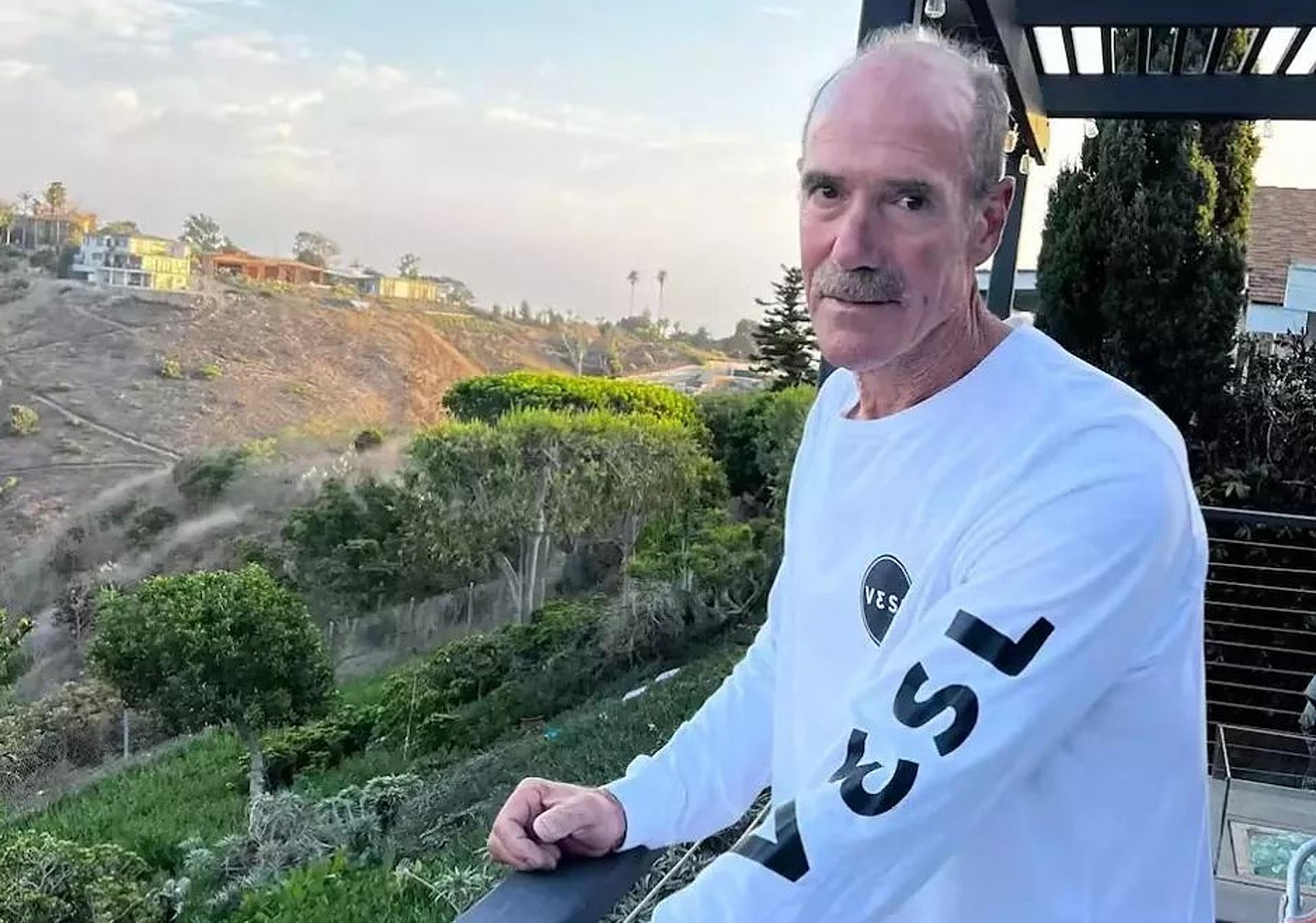 Muere a los 68 años Michael Newman, actor de «Baywatch» y socorrista en ...