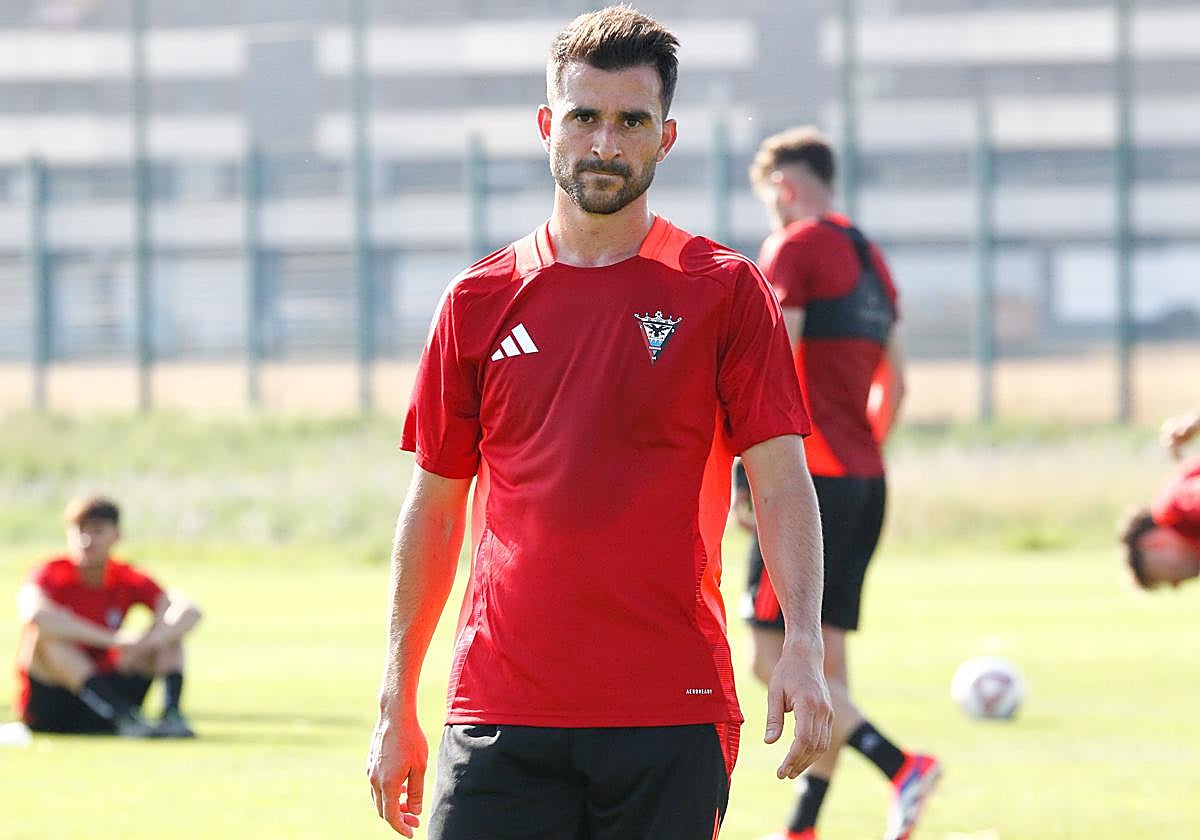 El central del Mirandés, Postigo, tiene el tobillo derecho hinchado ...