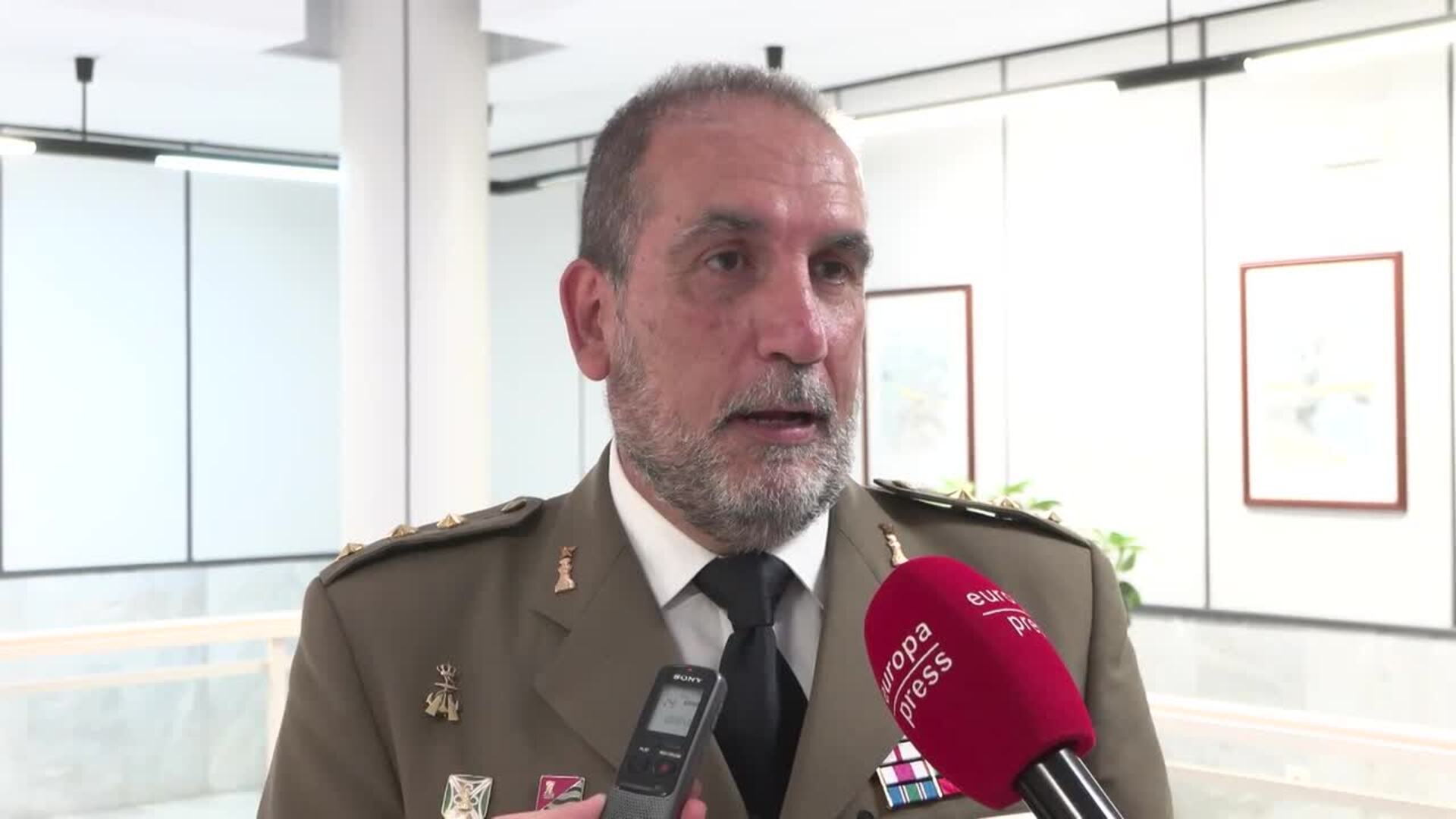 Nuevo delegado de Defensa se compromete a "estrechar" los lazos entre ...