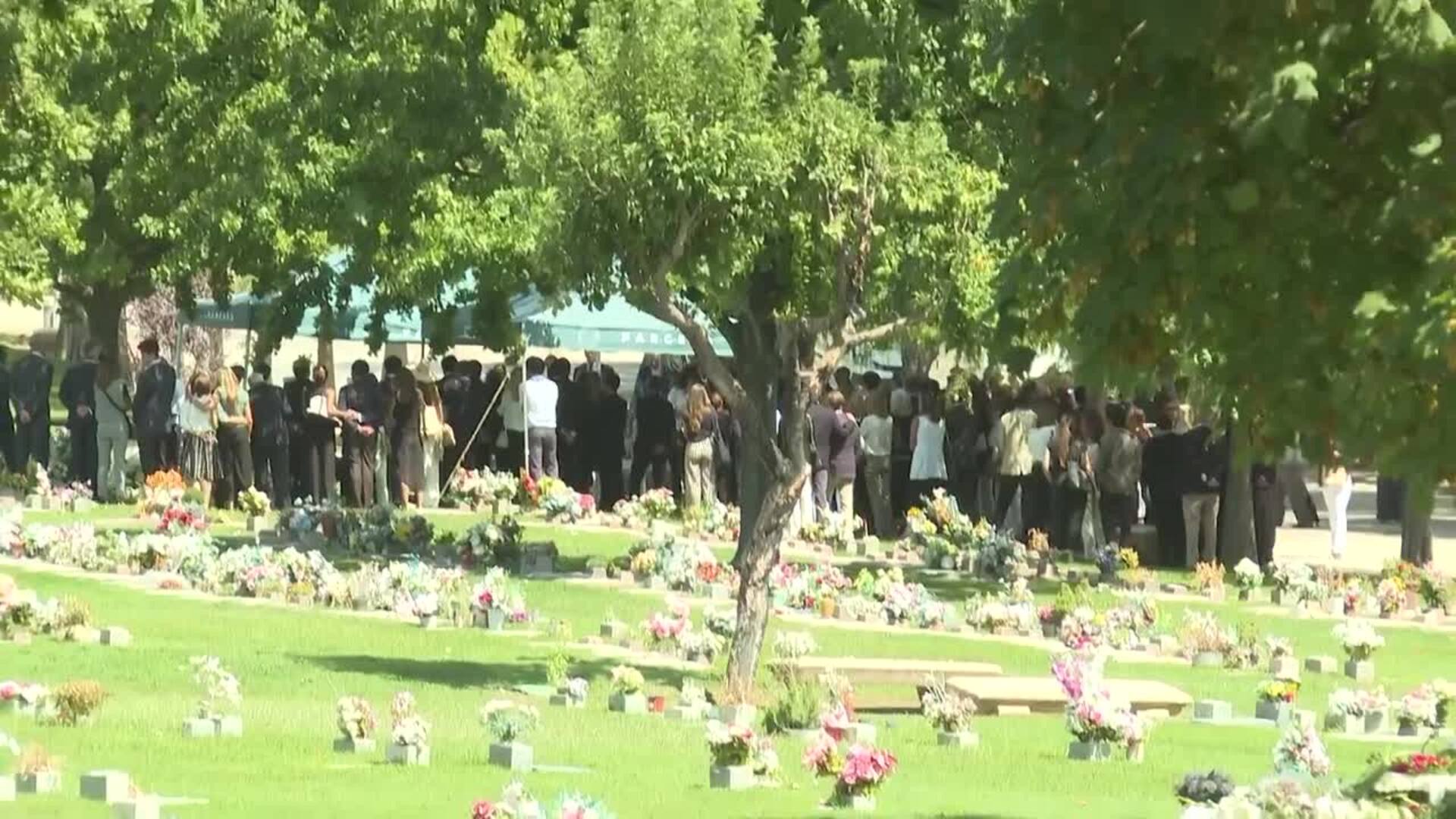 Familiares y amigos dan su último adiós a Caritina Goyanes | El Correo