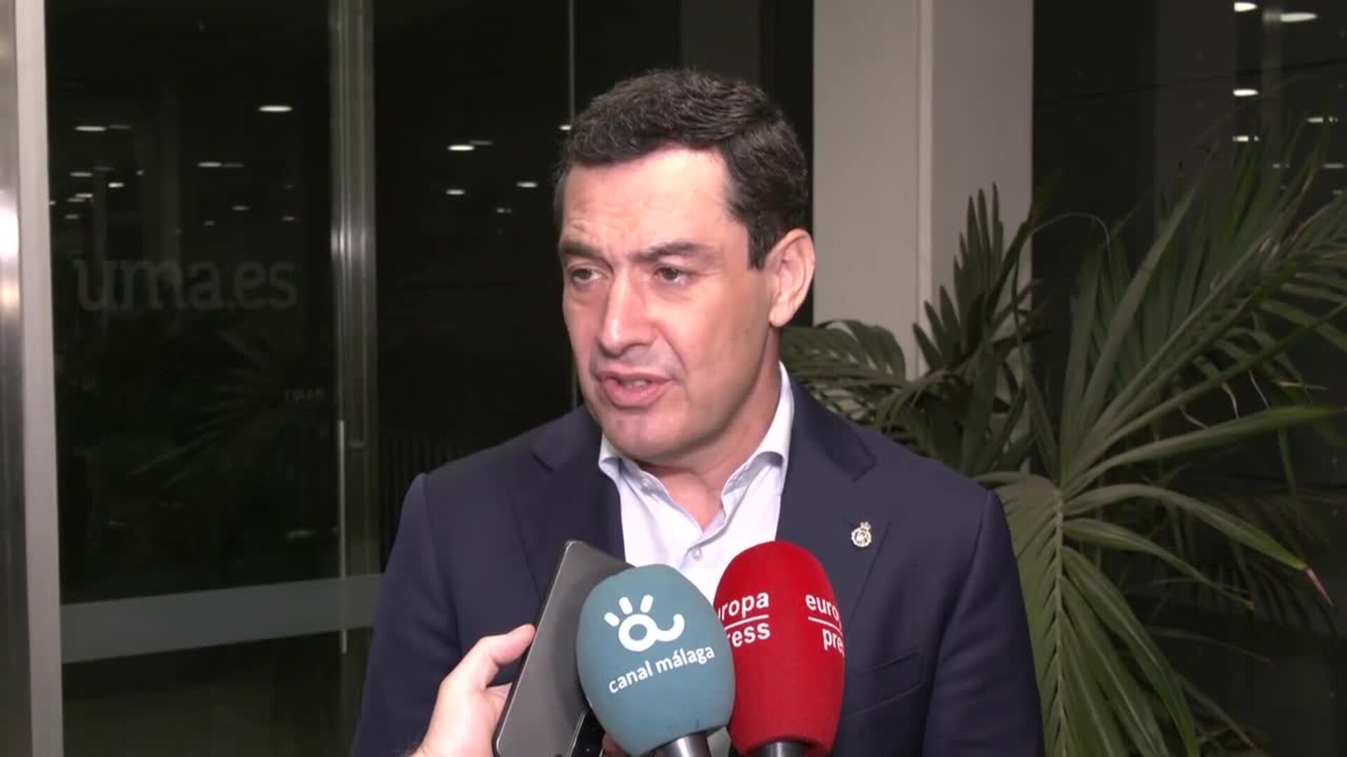 Moreno se muestra con Moreno se muestra con