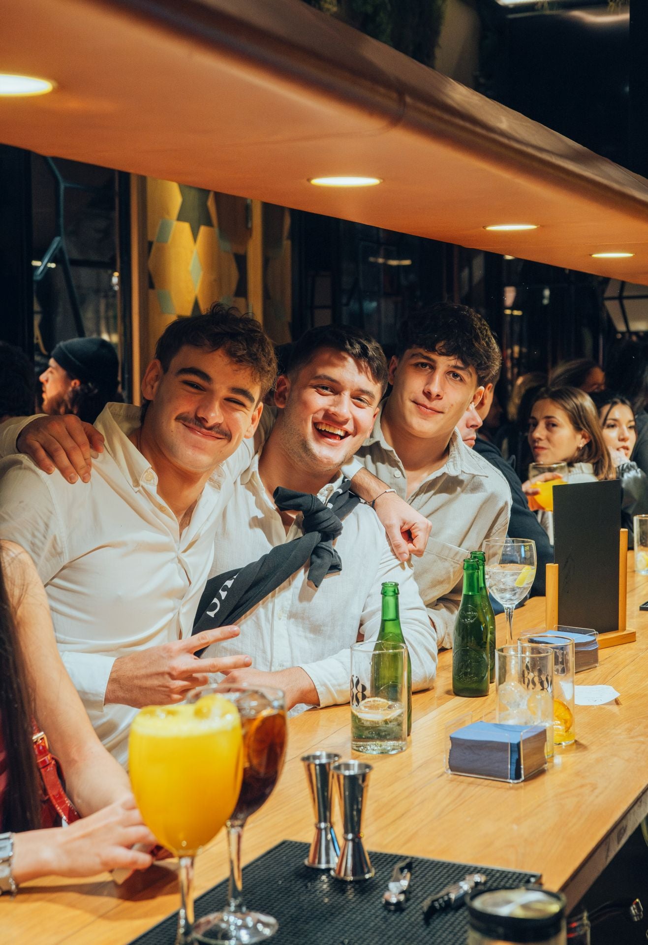 Los reyes del 'tardeo' en Bilbao llevan el buen ambiente a su nuevo bar ...