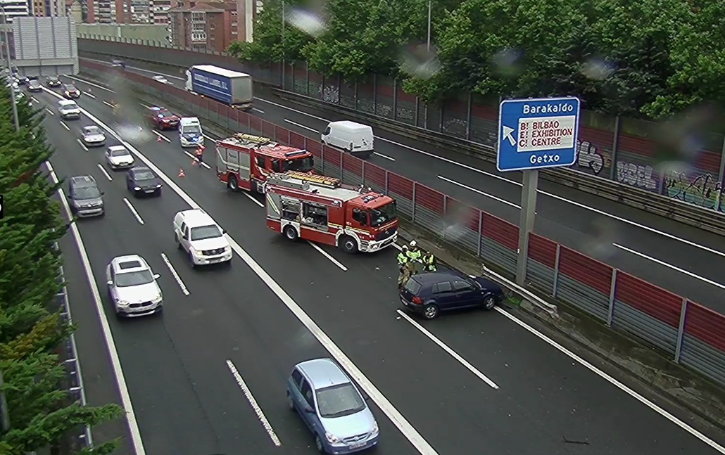 Finalizan las retenciones en la A-8 por un accidente en Barakaldo, en ...