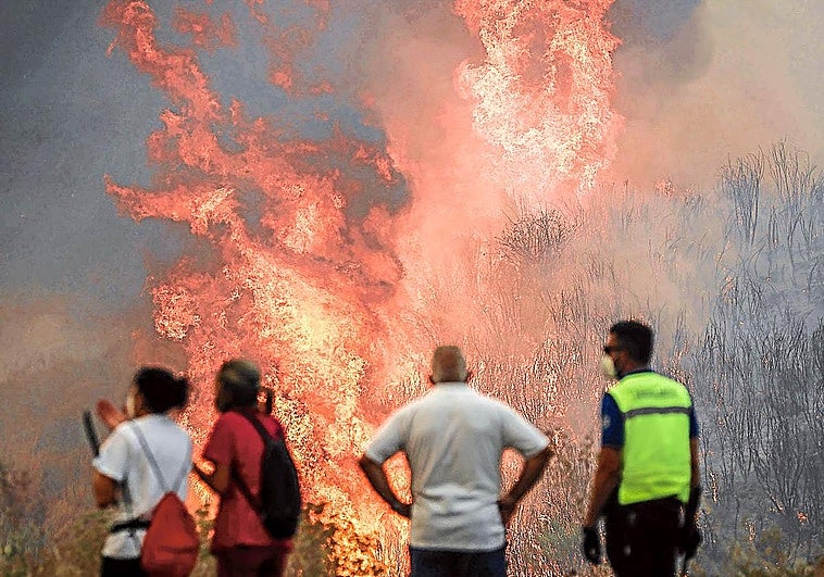El fuego se desboca en Ourense | El Correo