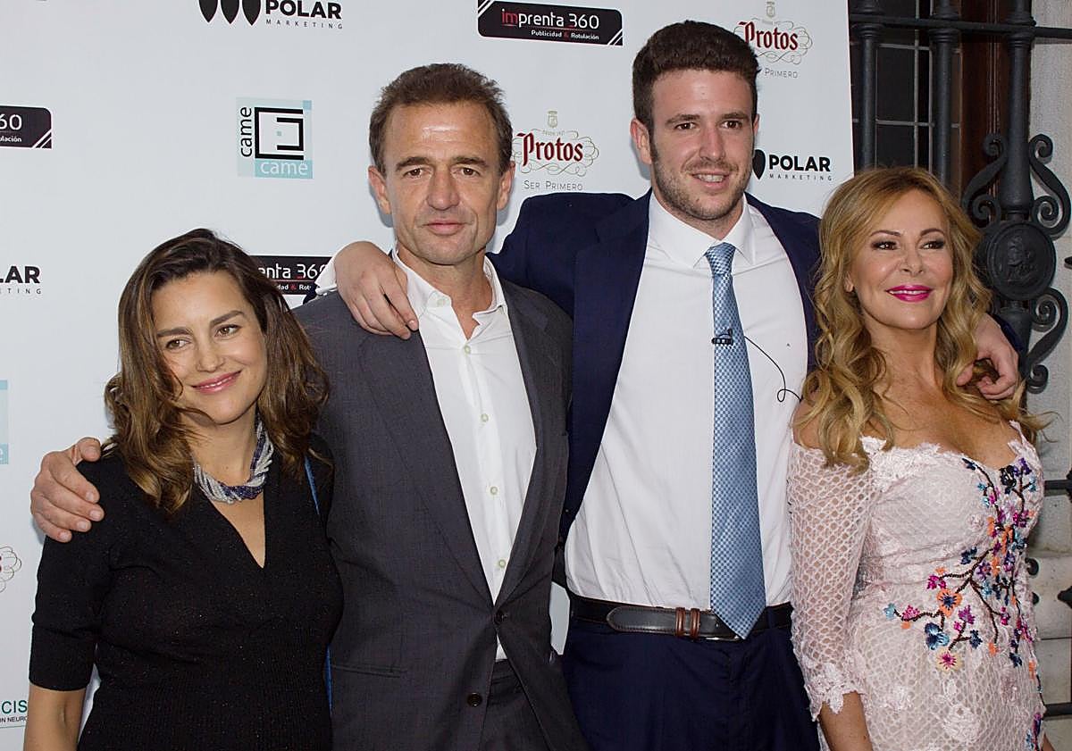 Así es María Palacios, la discreta mujer y gran apoyo de Alessandro ...