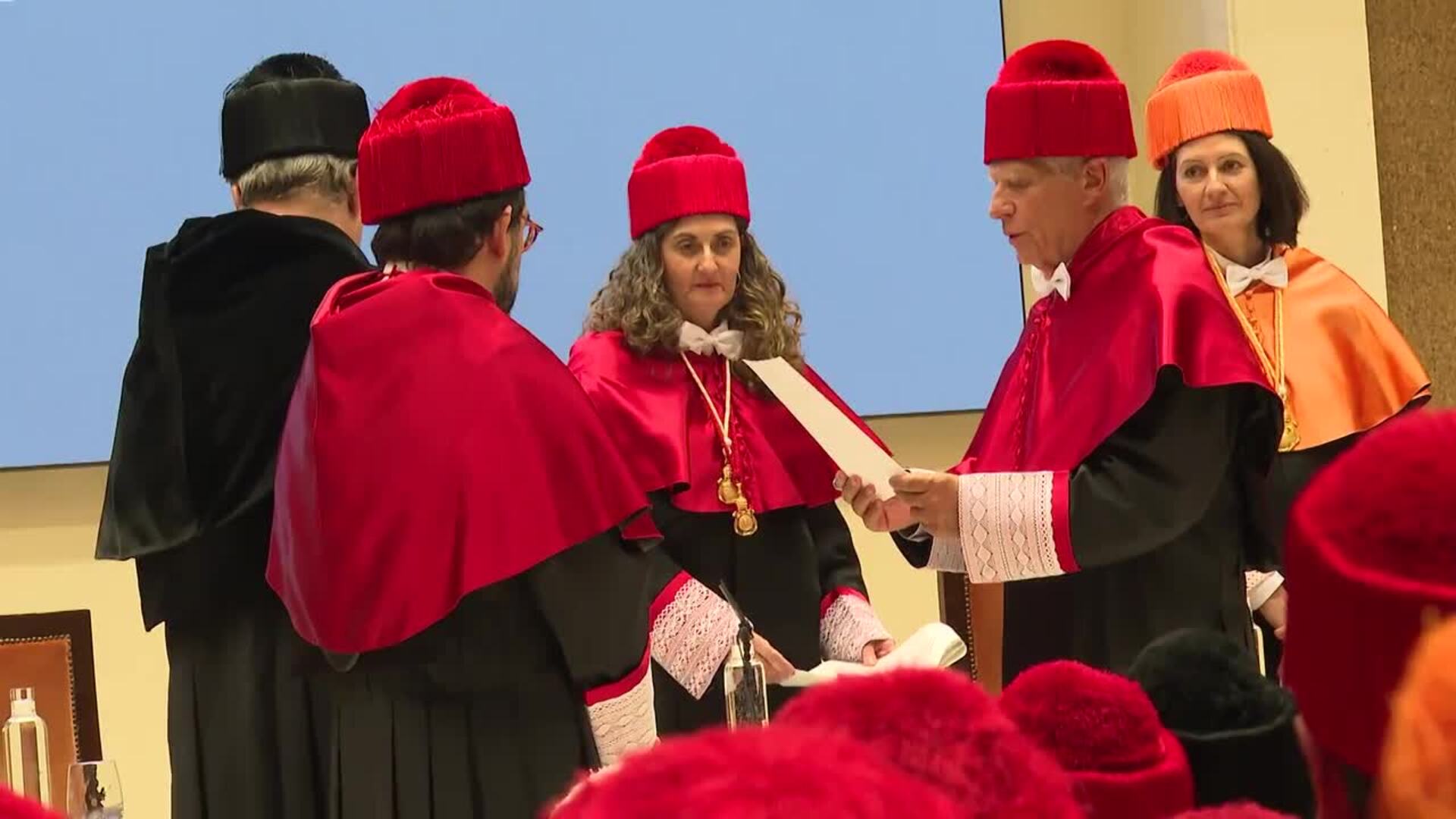 Borrell es investido como Doctor Honoris Causa por la Universidad ...