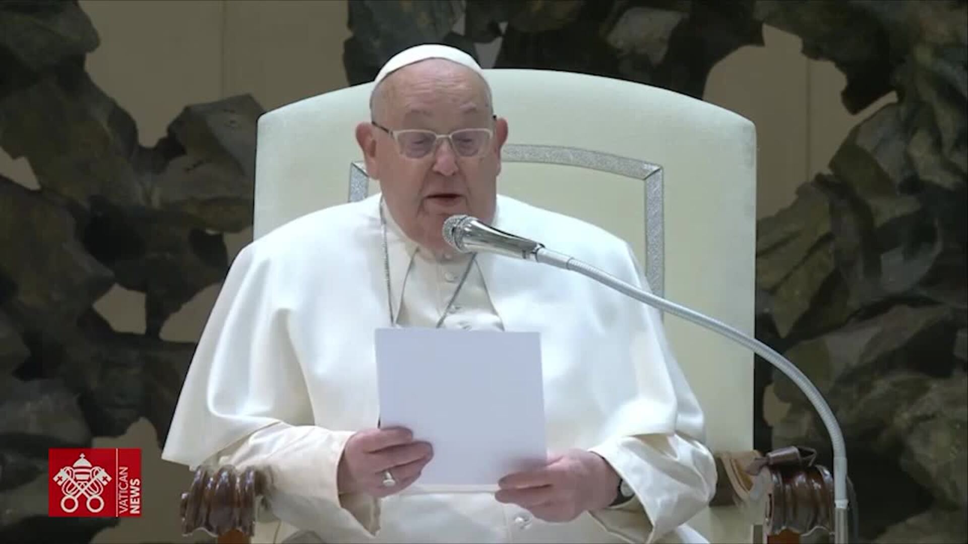 El Papa Francisco pasa una noche "tranquila" después de la crisis asmática del sábado | El Correo