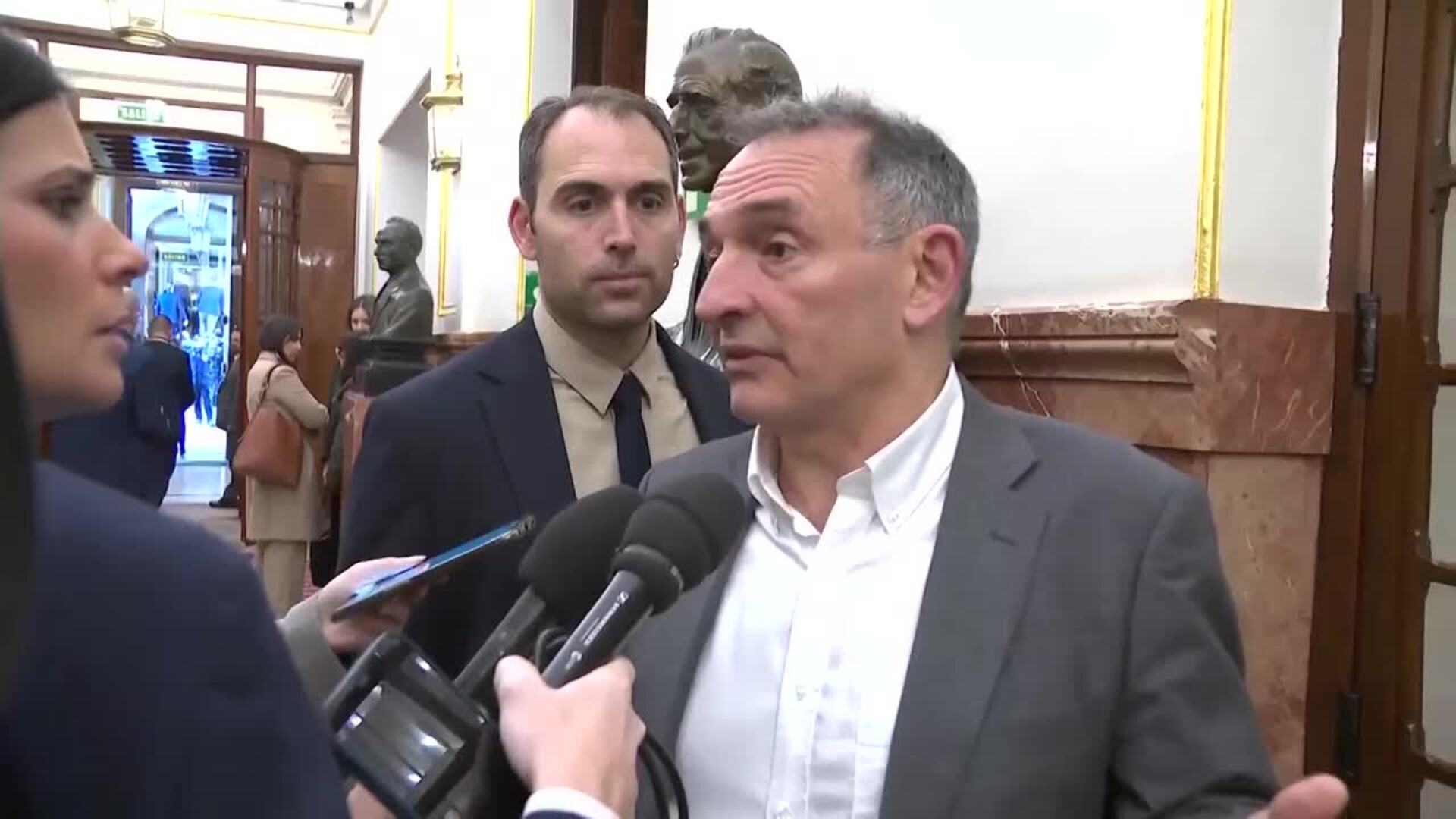 Enrique Santiago se muestra a favor de condonar deuda a las comunidades ...