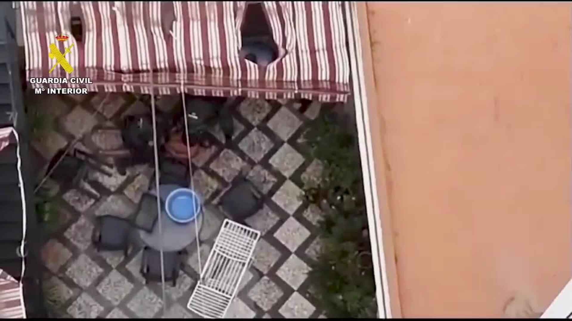 A prisión por amenazar con un arma de fuego a su expareja y huir por la azotea en Benacazón | El ...