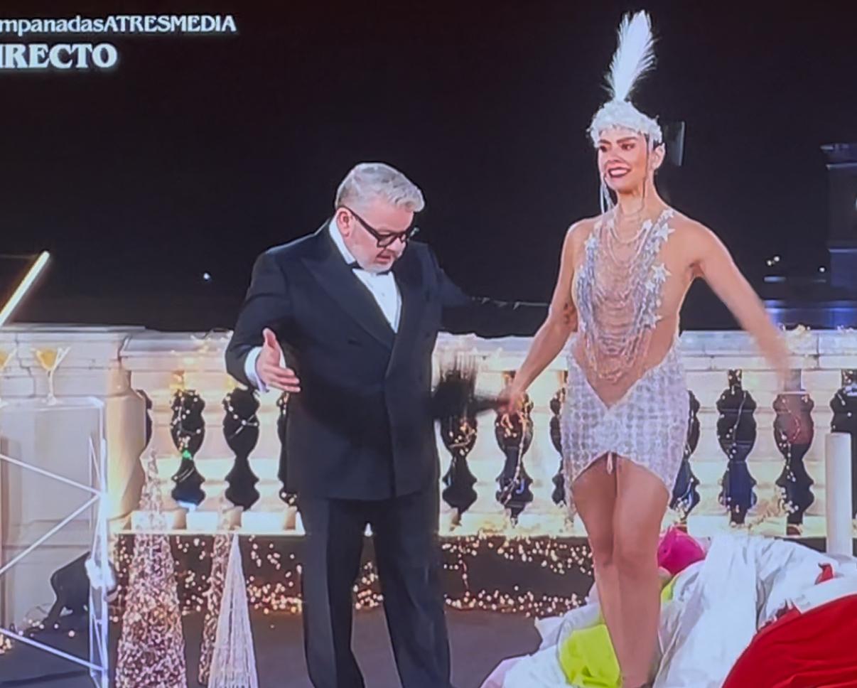 El vestido de Cristina Pedroche en las Campanadas 2025: reutiliza todos sus looks de años ...