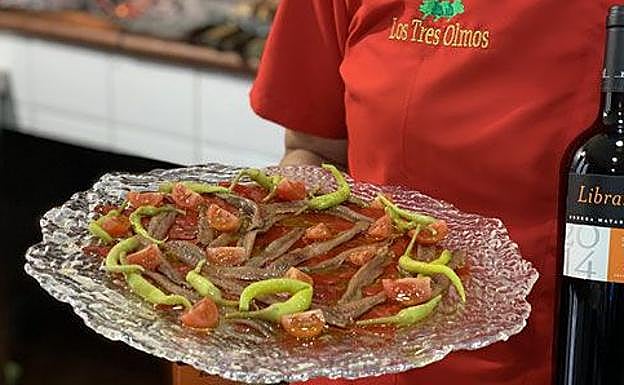 Prodigiosos pinchos de lechazo a la brasa | El Correo