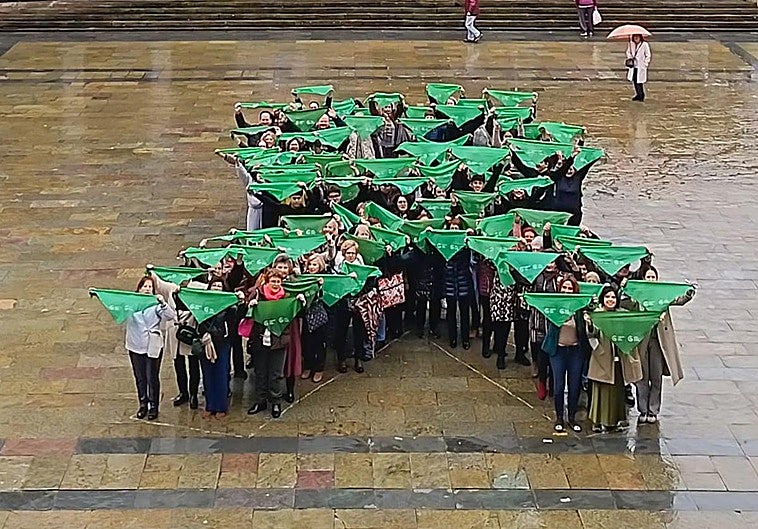 Un gran lazo humano recorre Álava para luchar contra el cáncer | El Correo