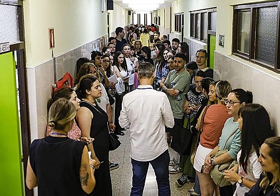 «Un error informático» incluye a un profesor investigado por contactar ...