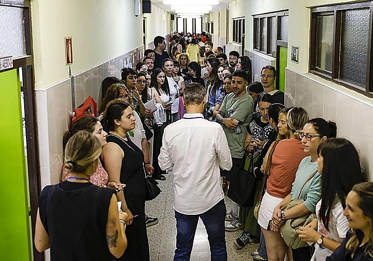 «Un error informático» incluye a un profesor investigado por contactar ...