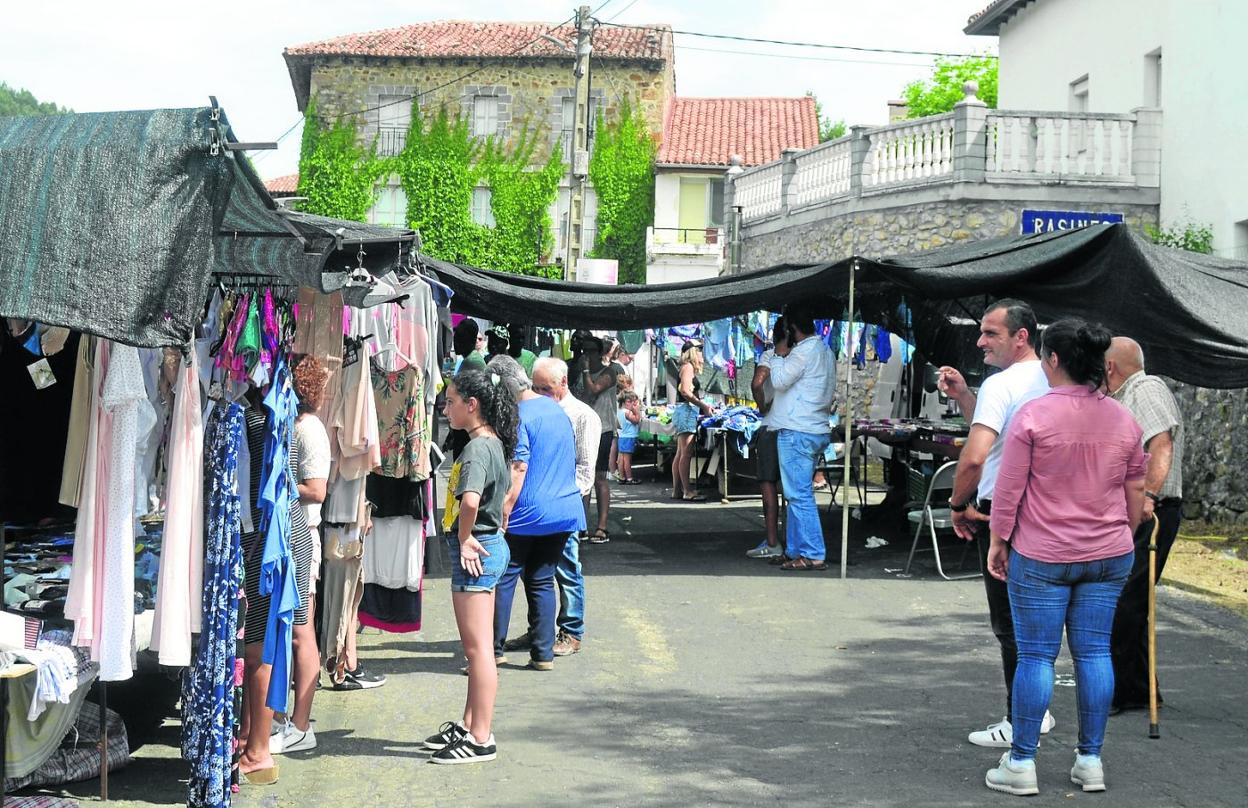 Rasines estrena un mercadillo semanal que solo se hará en verano | El ...
