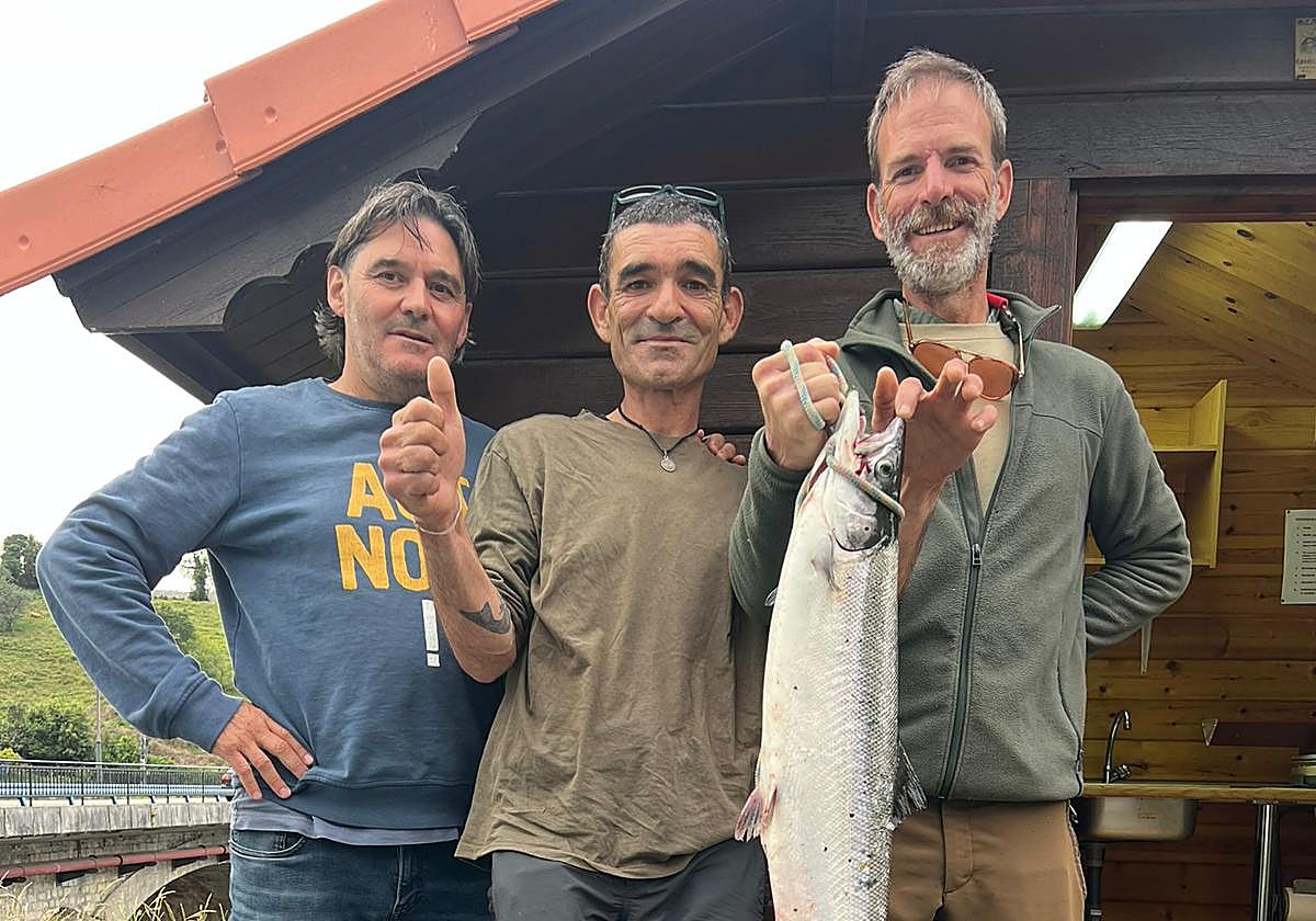 Un asturiano pesca el 'campanu' en el Nansa | El Diario Montañés