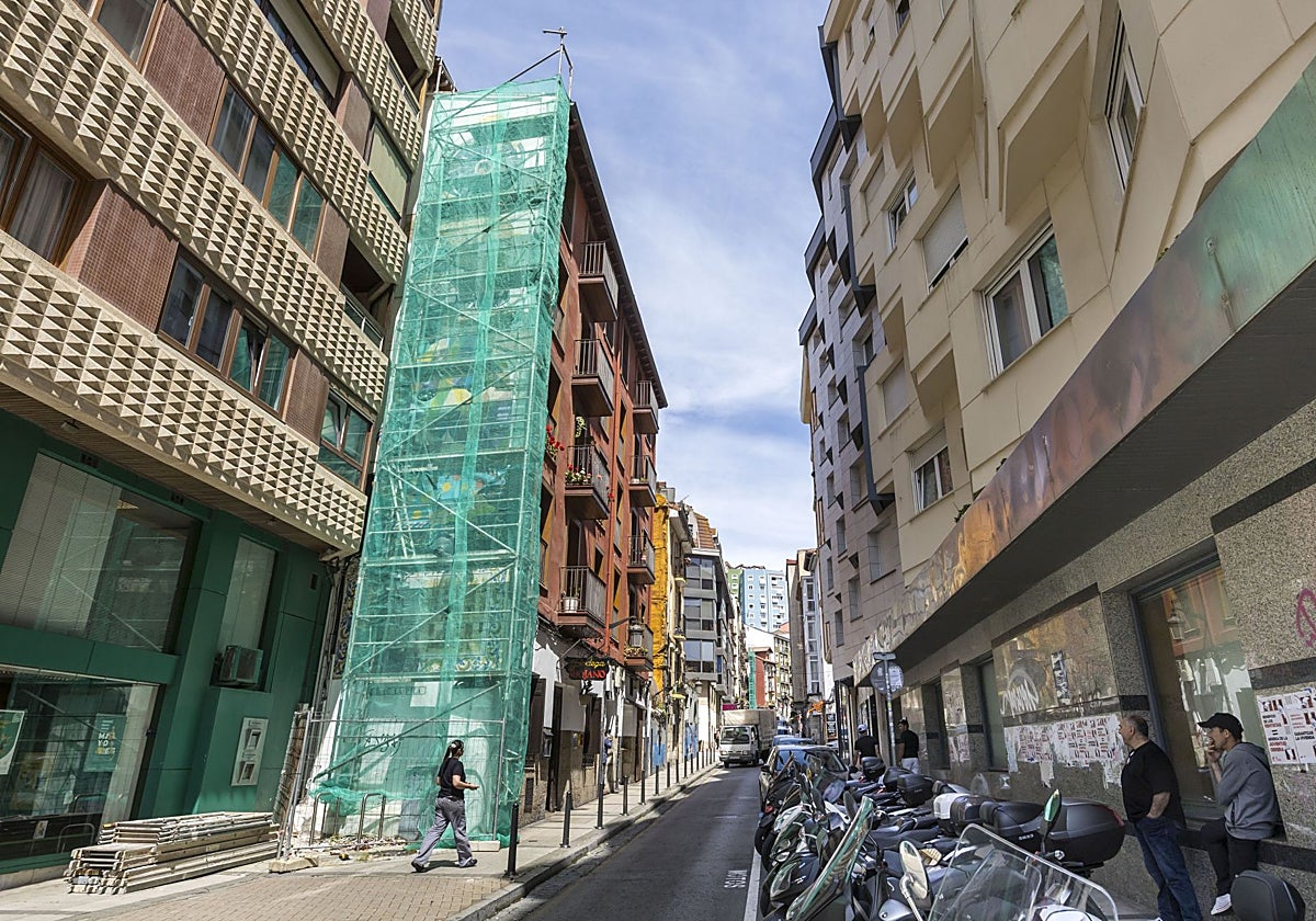 Comienza la reparación del mural de Okuda en el Río de la Pila | El ...