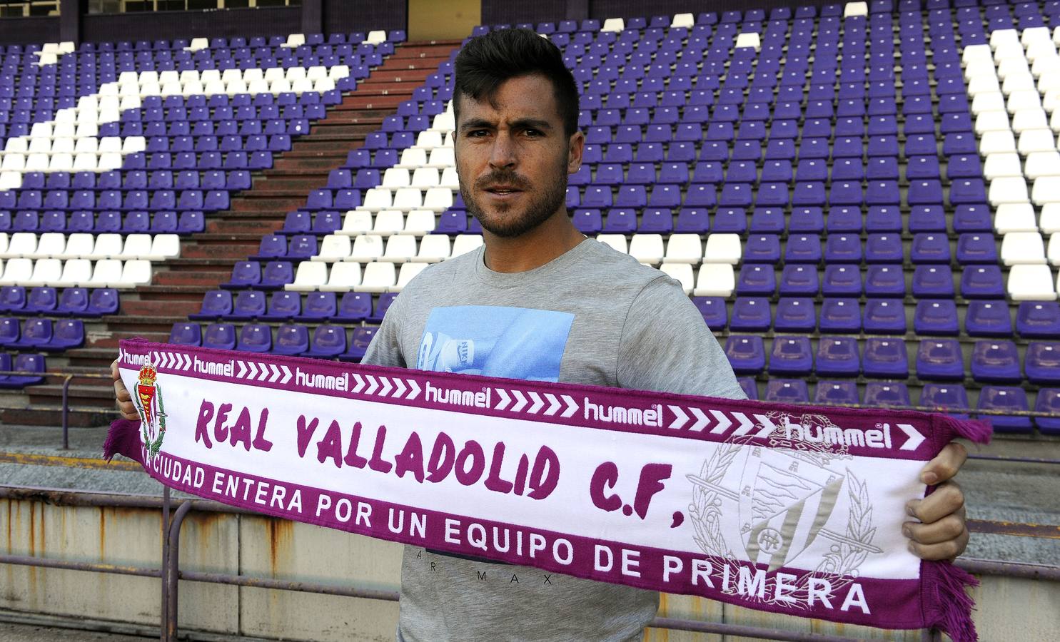 Presentación de Javi Chica como nuevo jugador del Real Valladolid | El ...