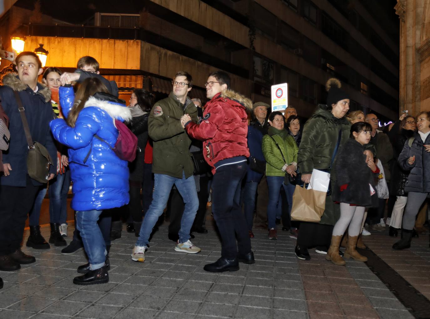 Fotos: John Fellingham y la Tuna de Derecho regalan música en Palencia ...