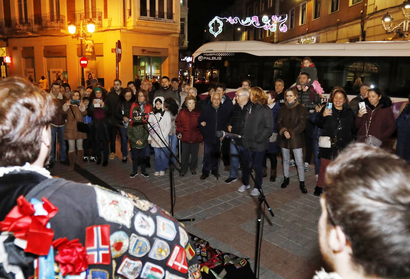 Fotos: John Fellingham y la Tuna de Derecho regalan música en Palencia ...