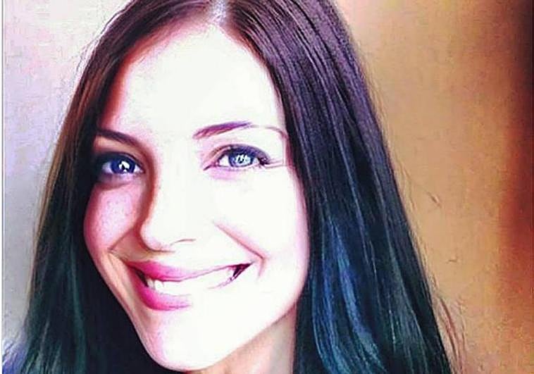 Camilo Blanes, convertido en Sheila Devil, decide ponerse los dientes ...