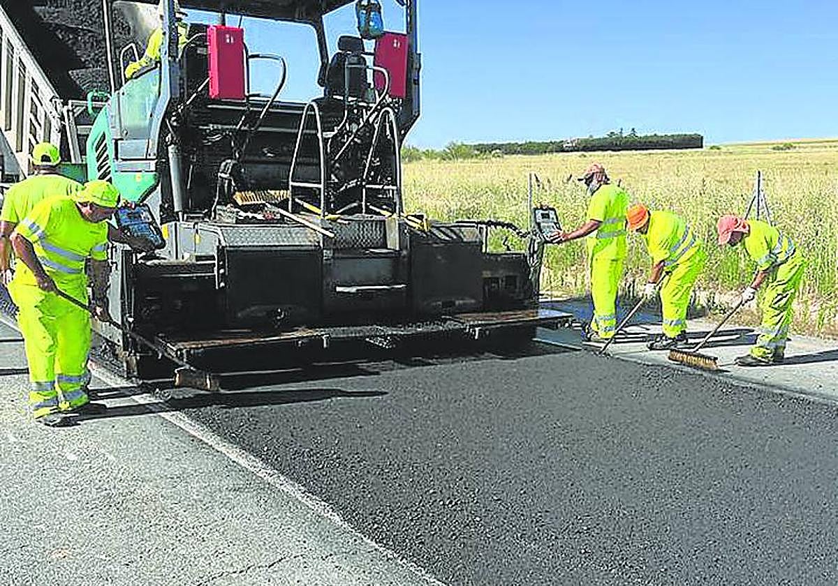 Emplean una mezcla bituminosa sostenible para el firme en dos viales de ...