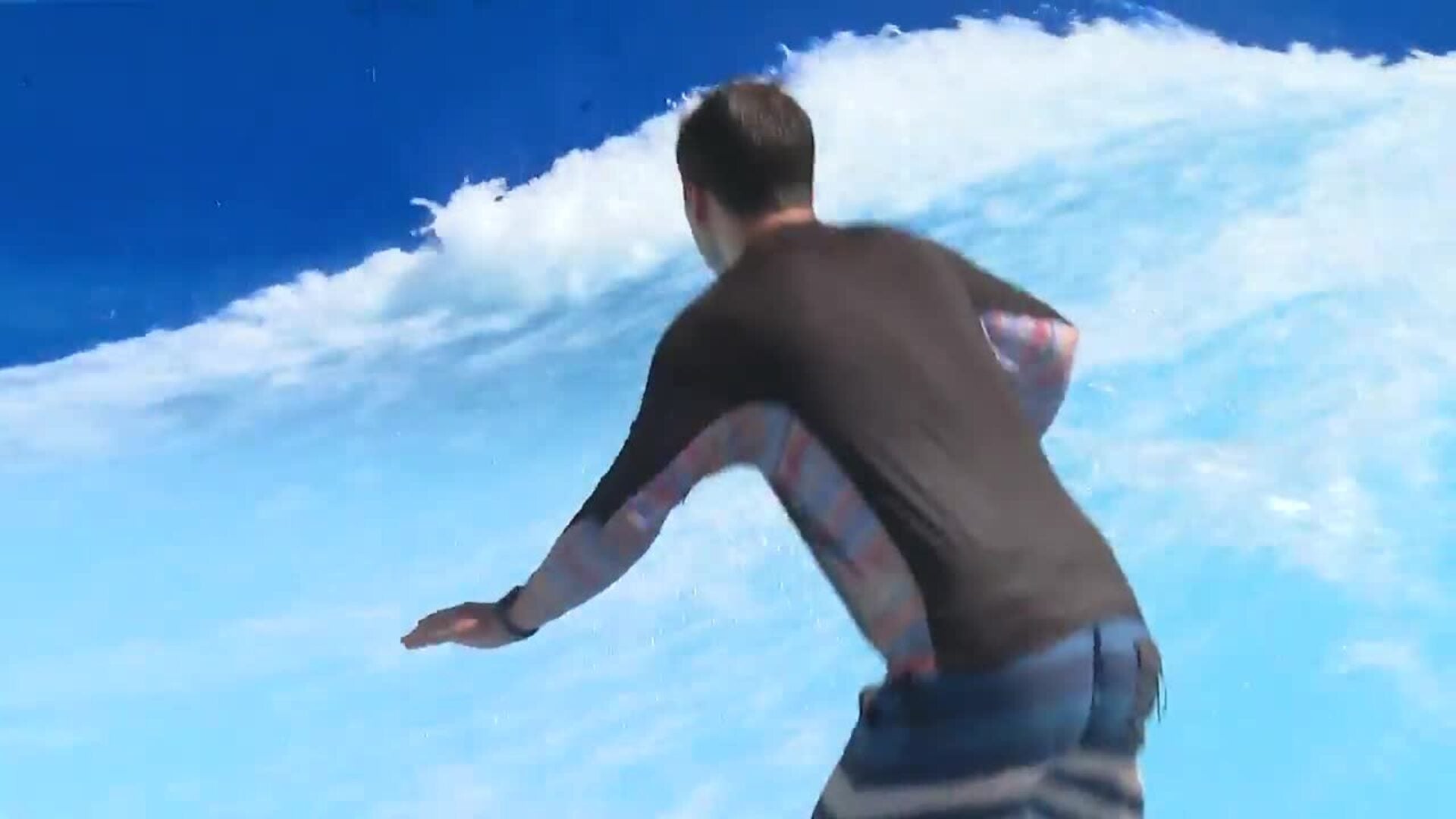 'Honna Surf Hub' permite surfear a los madrileños las olas de calor ...