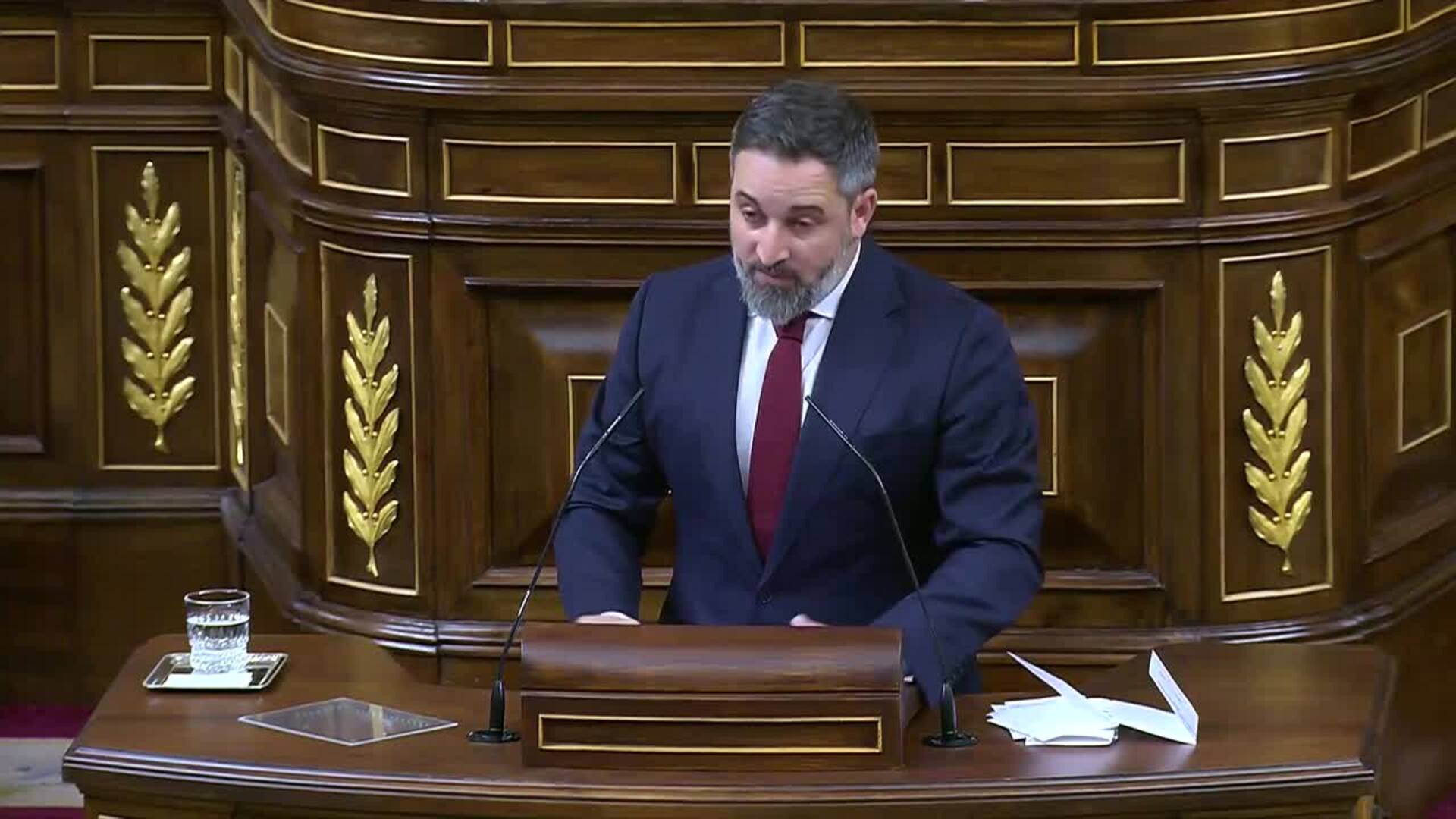 Abascal afea a Feijóo que le condene por lo de "colgar por los pies" a ...