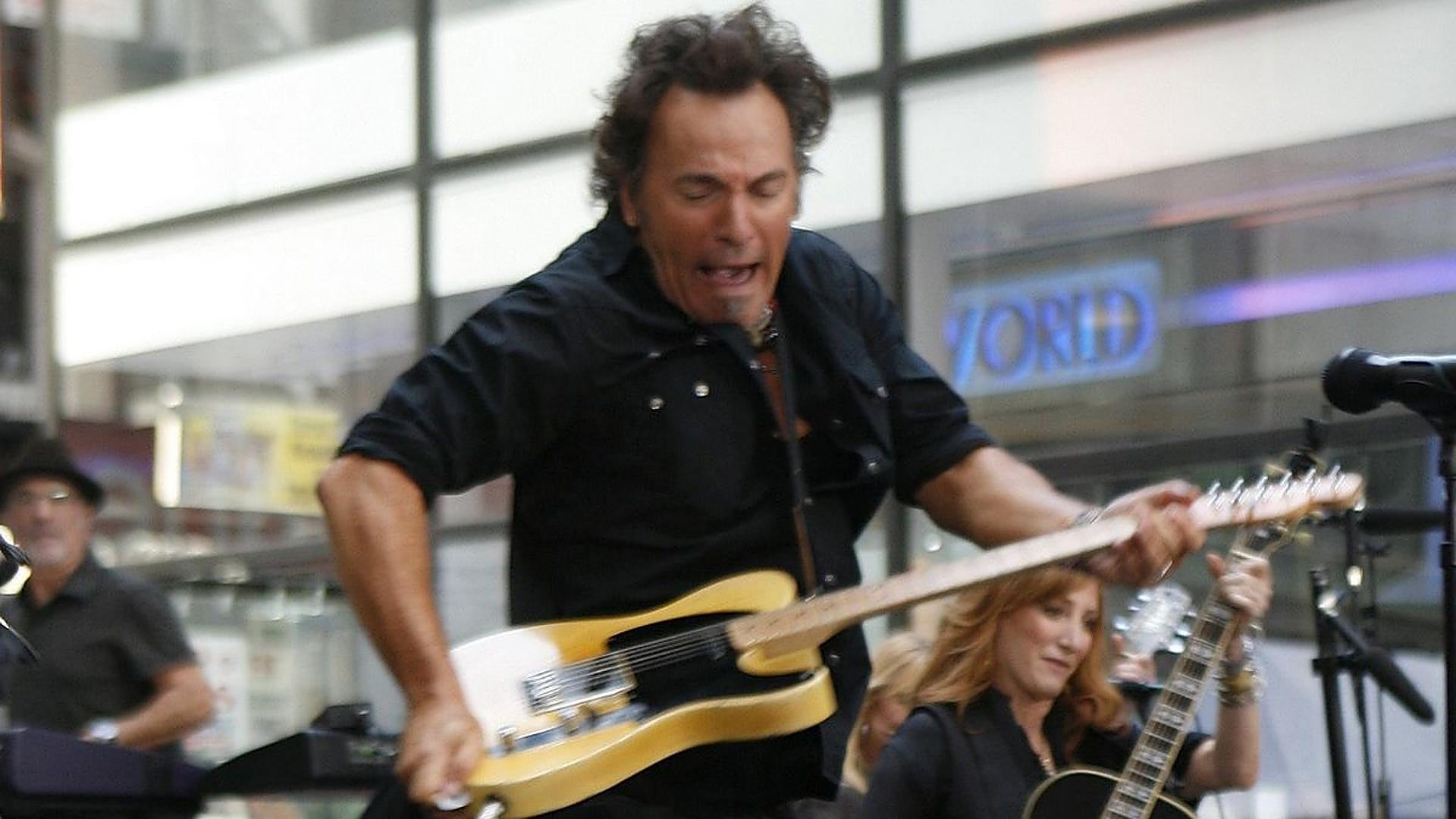 Courteney Cox baila, de nuevo, con Bruce Springsteen 40 años después ...