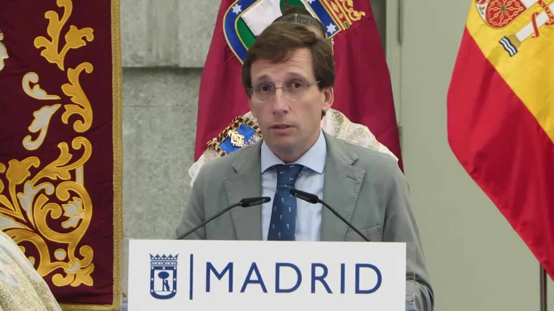 La 'mascletà' hace vibrar a Madrid con 300 kilos de pólvora y una ...