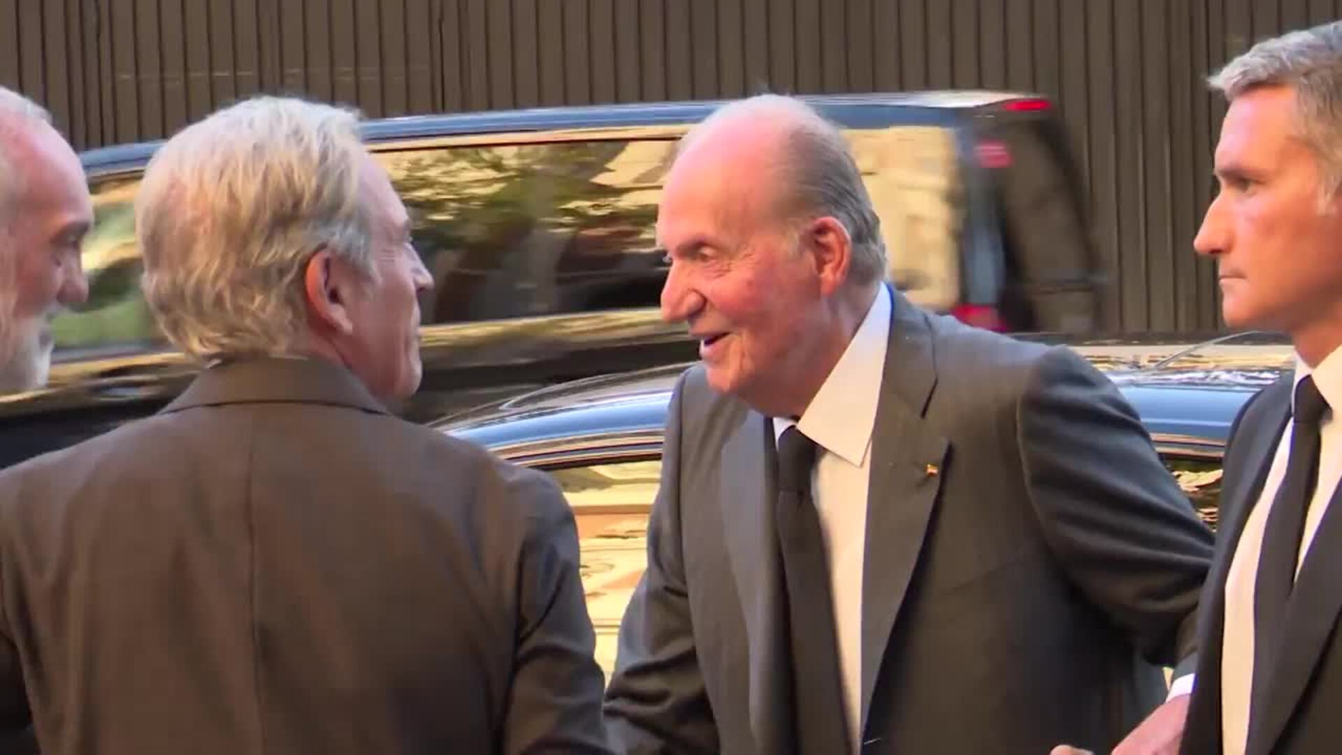 El rey Juan Carlos asiste al funeral de Alejandro Fernández de Araoz ...