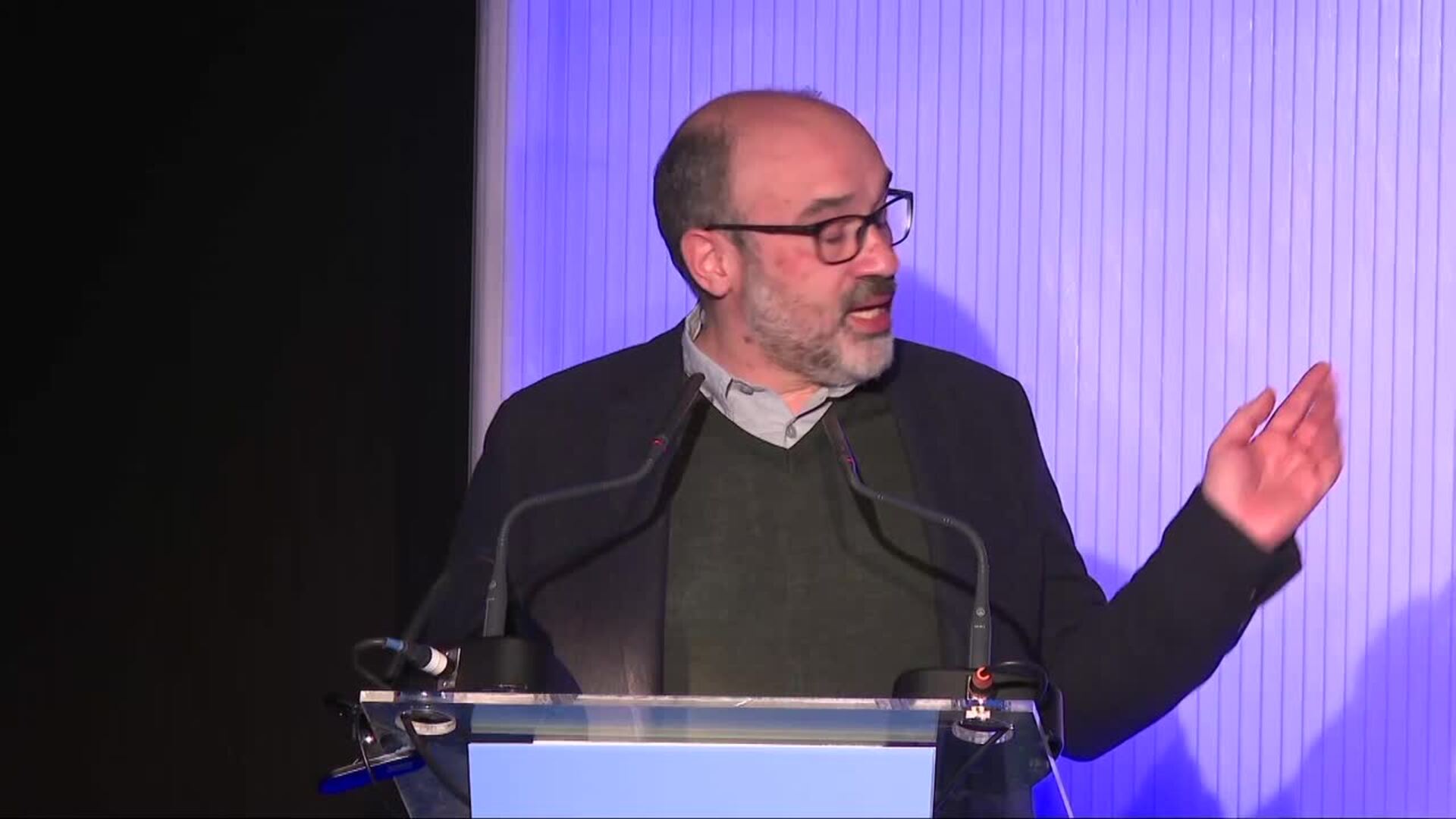 Alberto Olmos gana el Premio Internacional Afundación de Periodismo ...