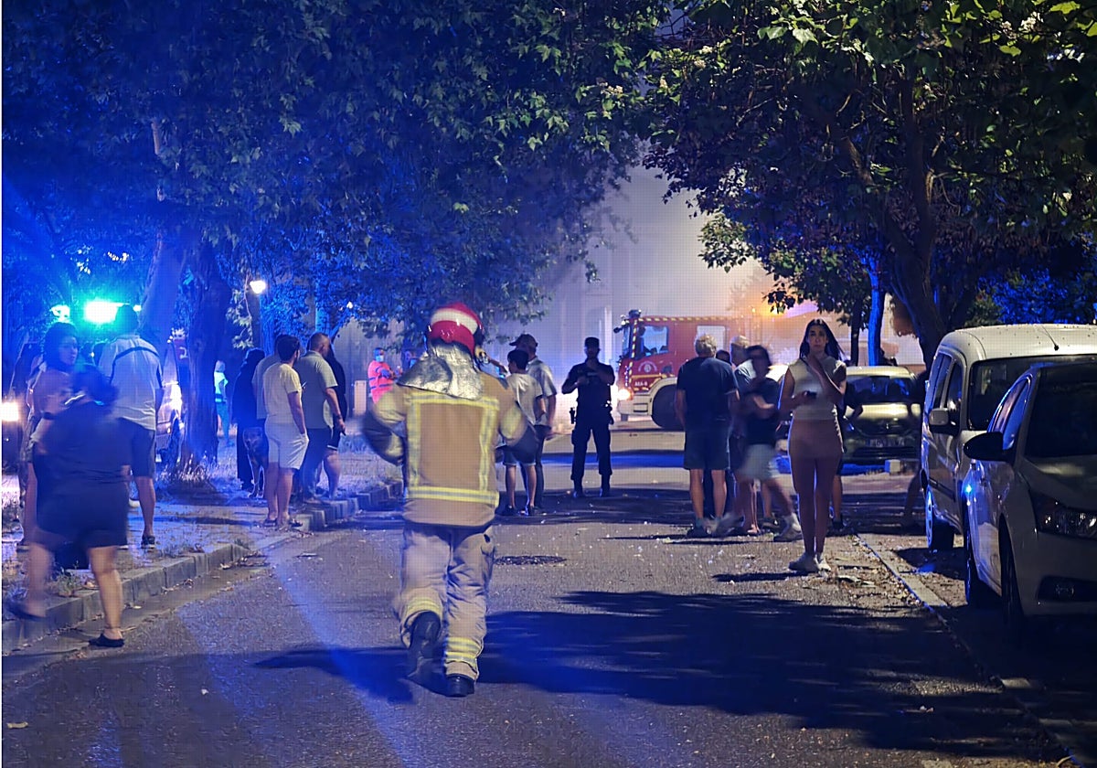 La explosión de una bombona provoca un incendio en una vivienda de ...