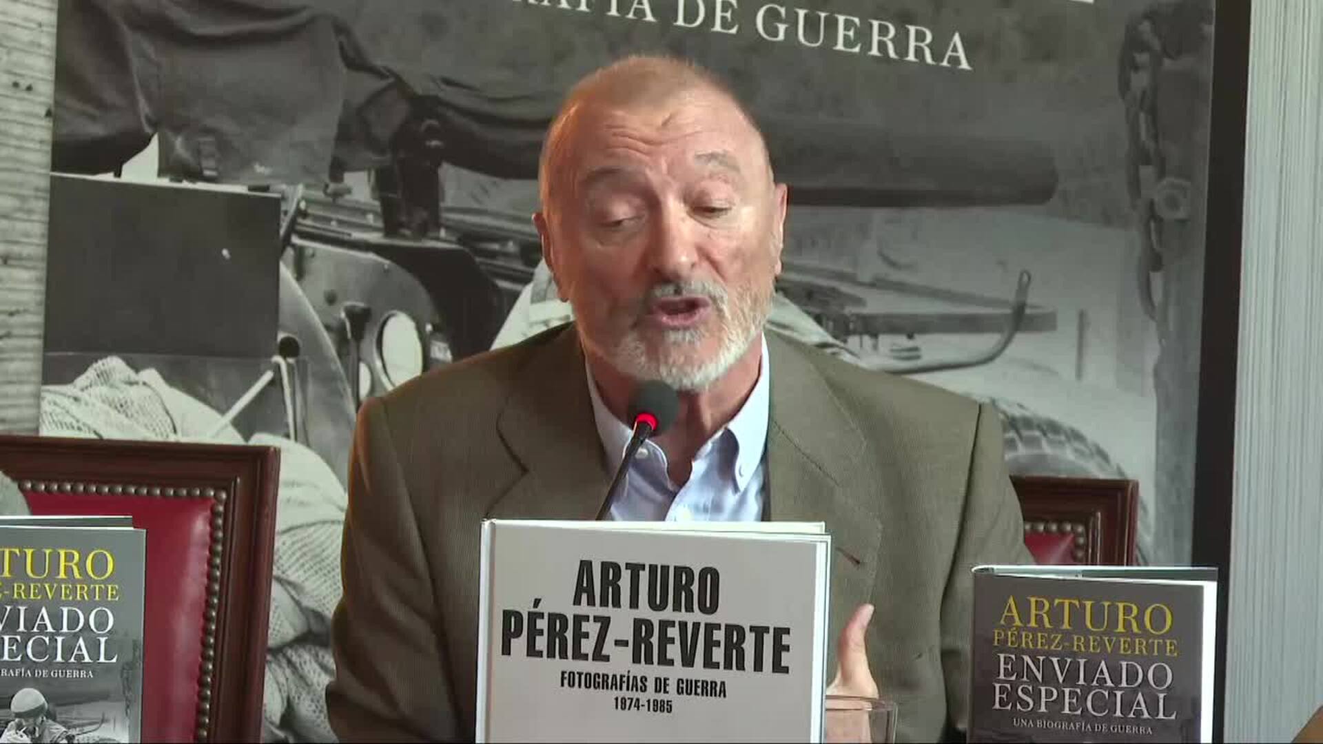 Pérez-Reverte reúne sus crónicas bélicas en 'Enviado especial': "Nos ...