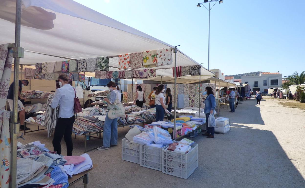 Poco público en la reapertura del mercadillo semanal | Hoy
