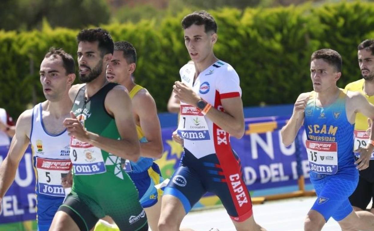 David Barroso bate el récord de Extremadura de 800 metros | Hoy