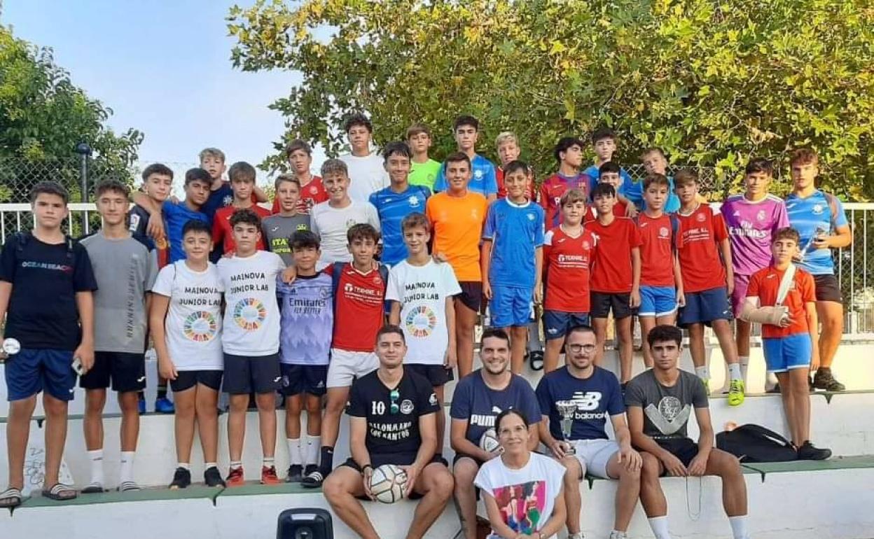 La pachanga solidaria de fútbol consigue 40 kilos de alimentos para ...