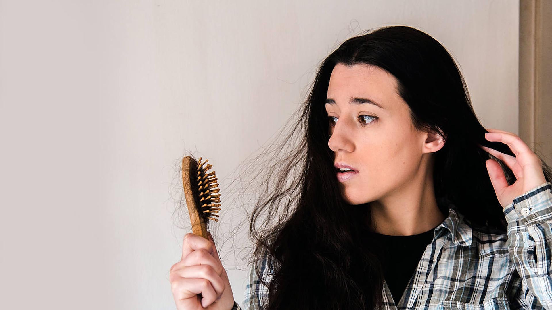 Tres superalimentos que te ayudarán a prevenir la caída del pelo | Hoy