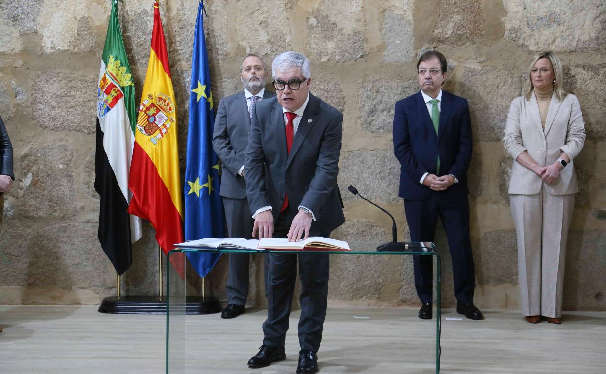 Pedro Fernández, nuevo rector de la UEx: «La universidad es una ...