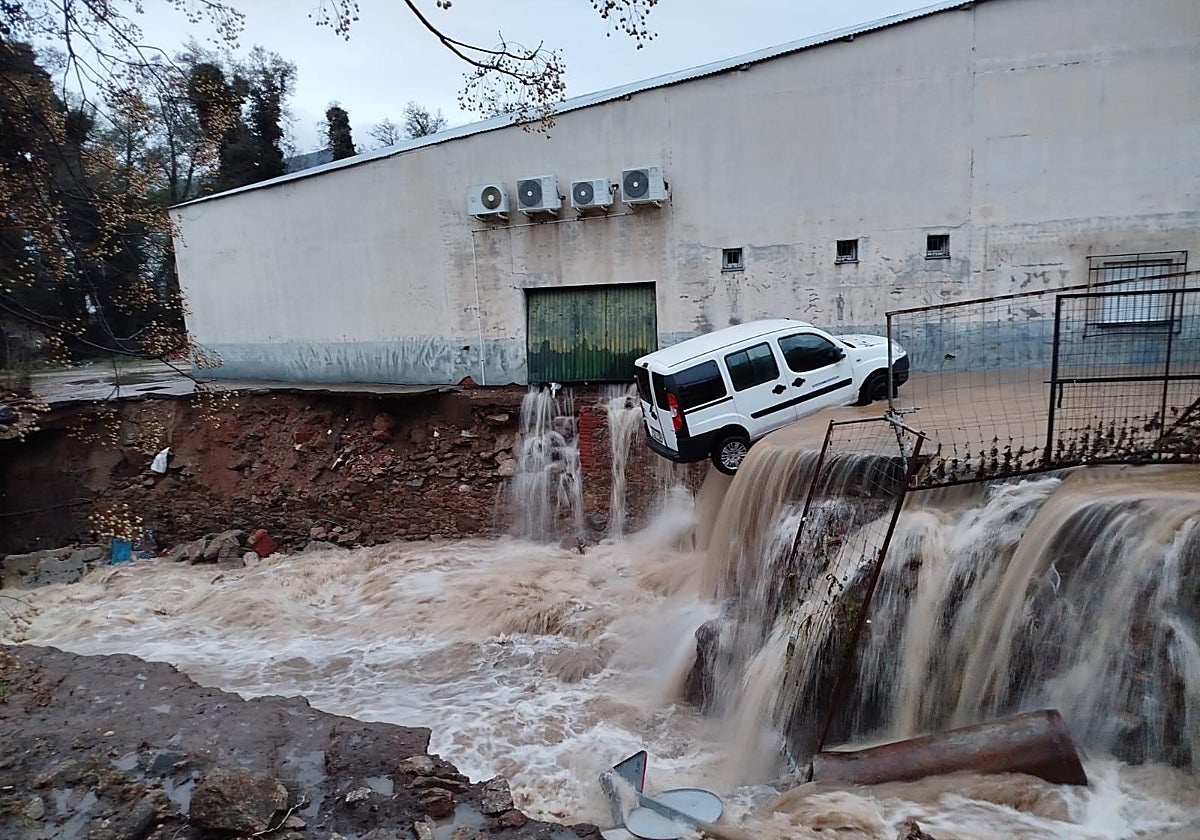 Rotura de la balsa de agua: El alcalde de Jarandilla: «Si se hubiera ...