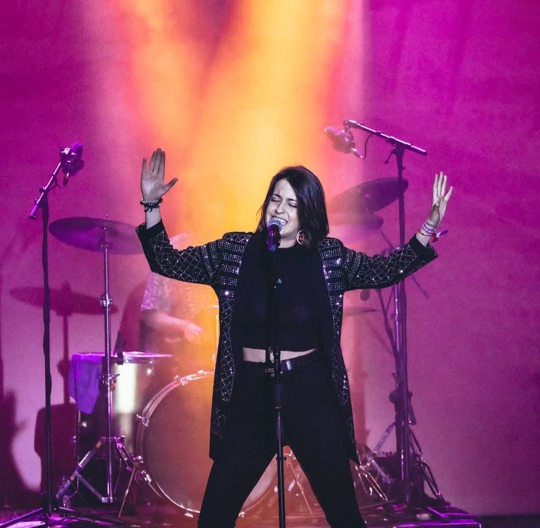 La nueva voz del pop extremeño: María Zeta irrumpe con su single '9 ...