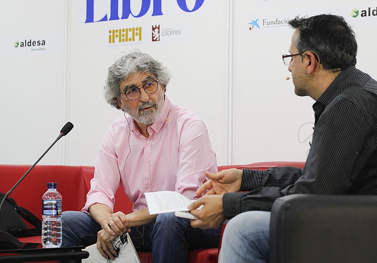 La poesía protagoniza el segundo día de la Feria del Libro de Plasencia ...