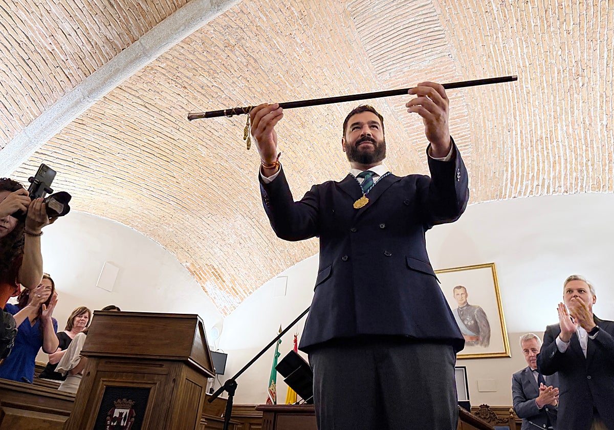 David Dóniga toma posesión como alcalde de Plasencia con un llamamiento ...
