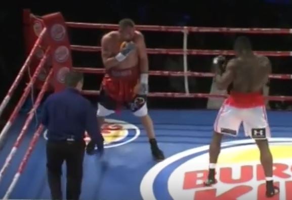 KO brutal con un golpe directo a la mandíbula | Hoy