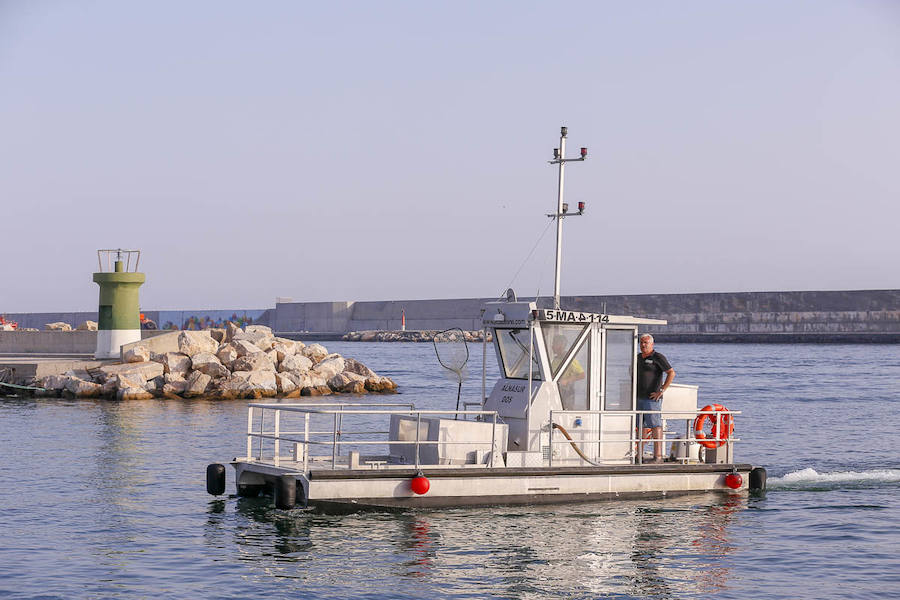 Fotos: Así es el barco depuradora que limpiará la playa de Salobreña ...