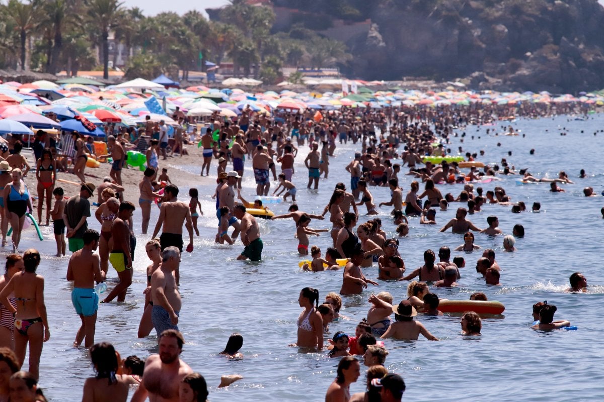Fotos: Las playas abarrotadas en la Costa contrastan con las calles de ...